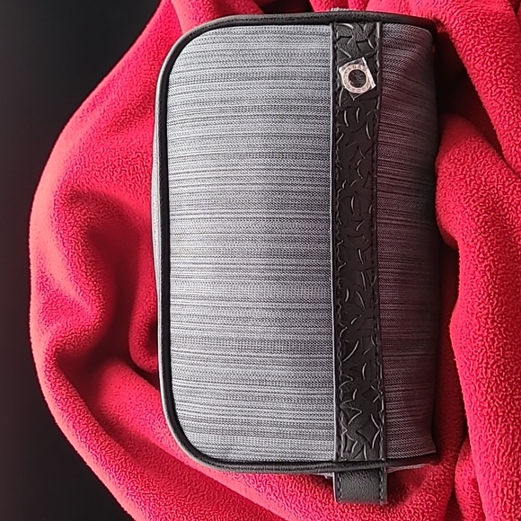 BVLGARI | Bags | Bvlgari Emirates Business Class Onboard Amenity Pouch ...